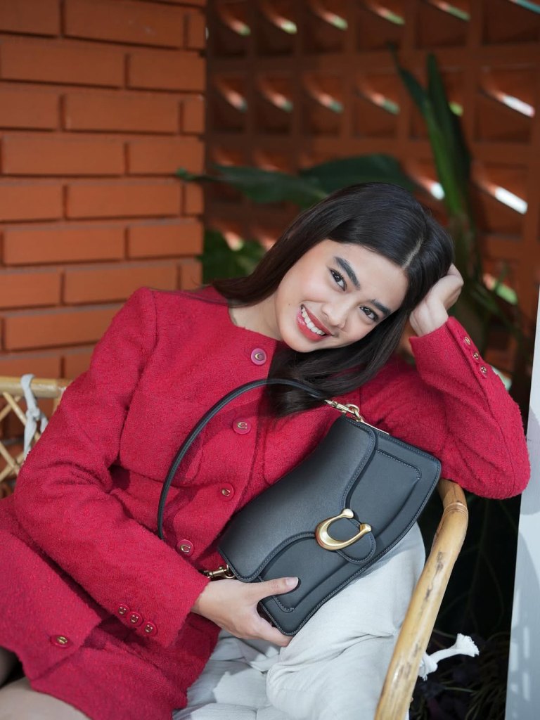 Gaya Stylish Arya Mohan dan Aqeela Calista dalam Balutan Coach